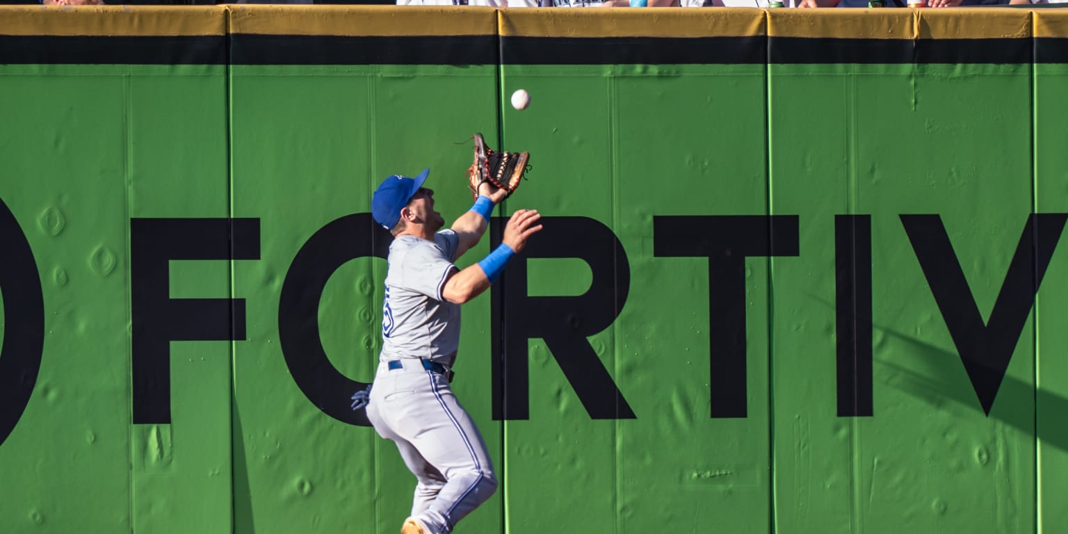 Daulton Varsho makes amazing catch; Blue Jays lose to Mariners