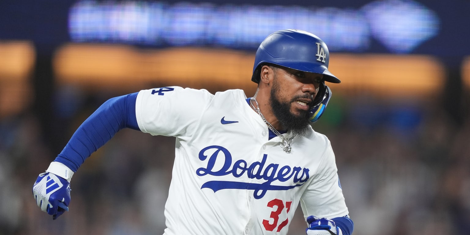 Dodgers give qualifying offer to Teoscar Hernández, not Walker Buehler
