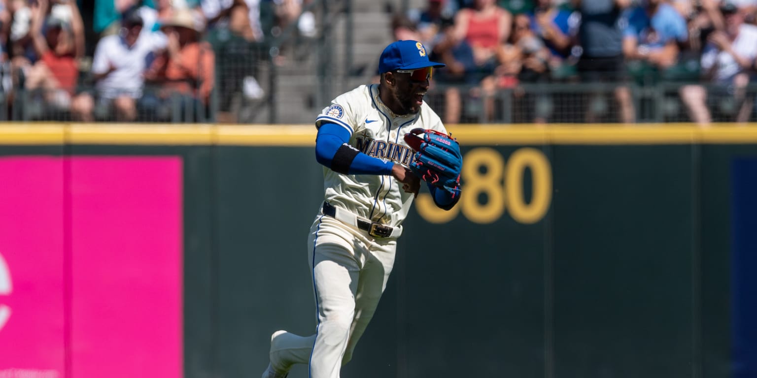 Victor Robles, Mariners agree on two-year contract extension