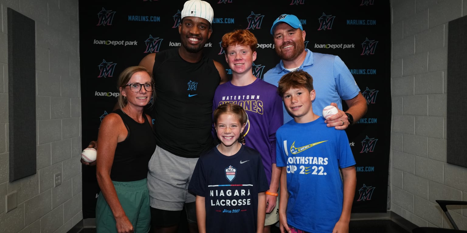 Jesús Sánchez hits 480-foot homer