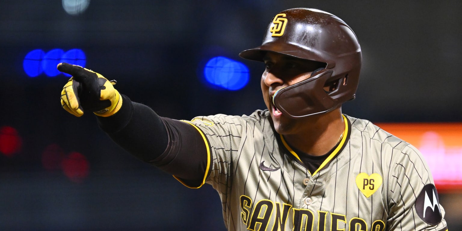 Donovan Solano leads Padres after long delay in Pittsburgh