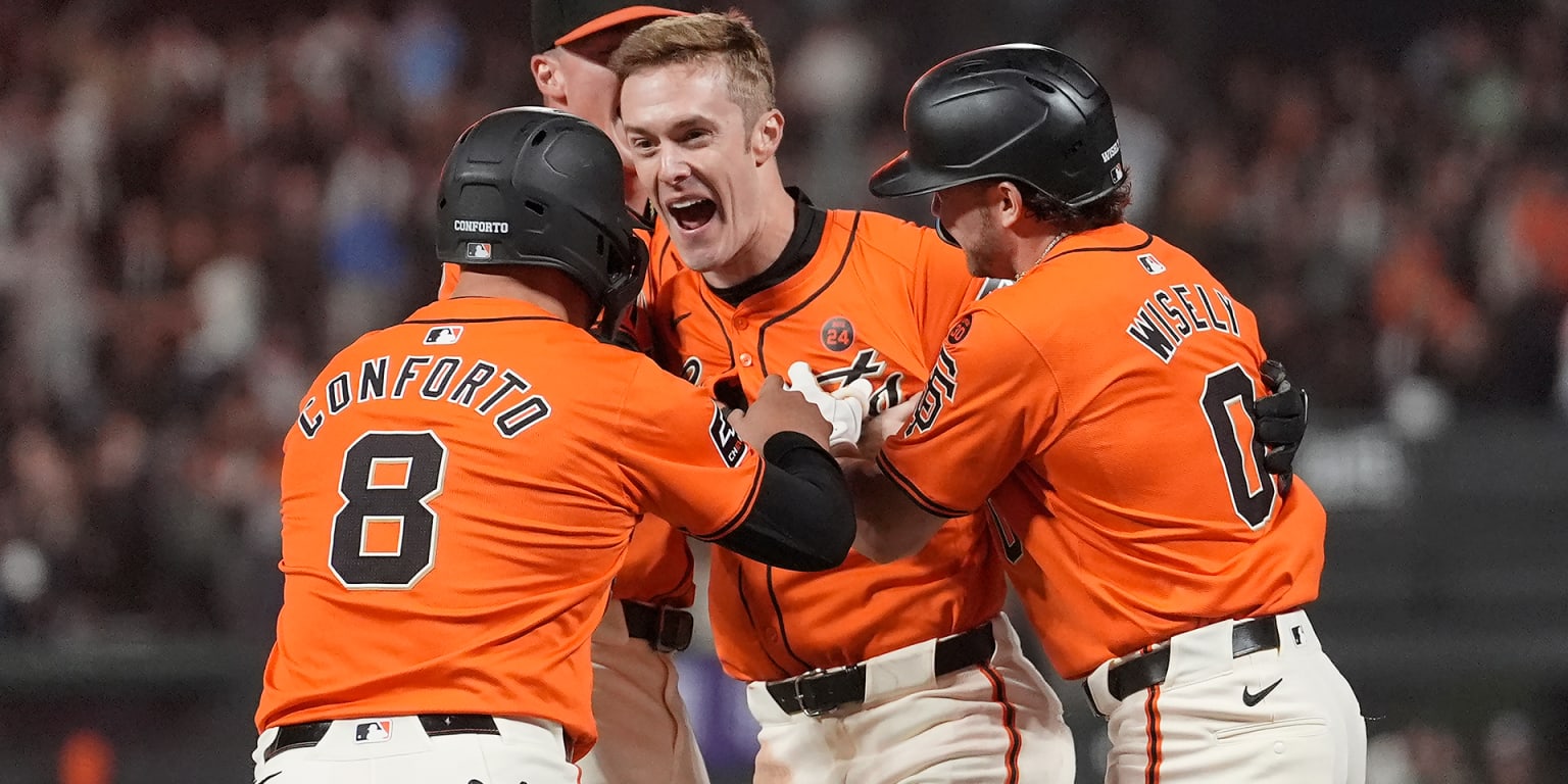 Mark Canha hits sac fly for Giants walk-off win