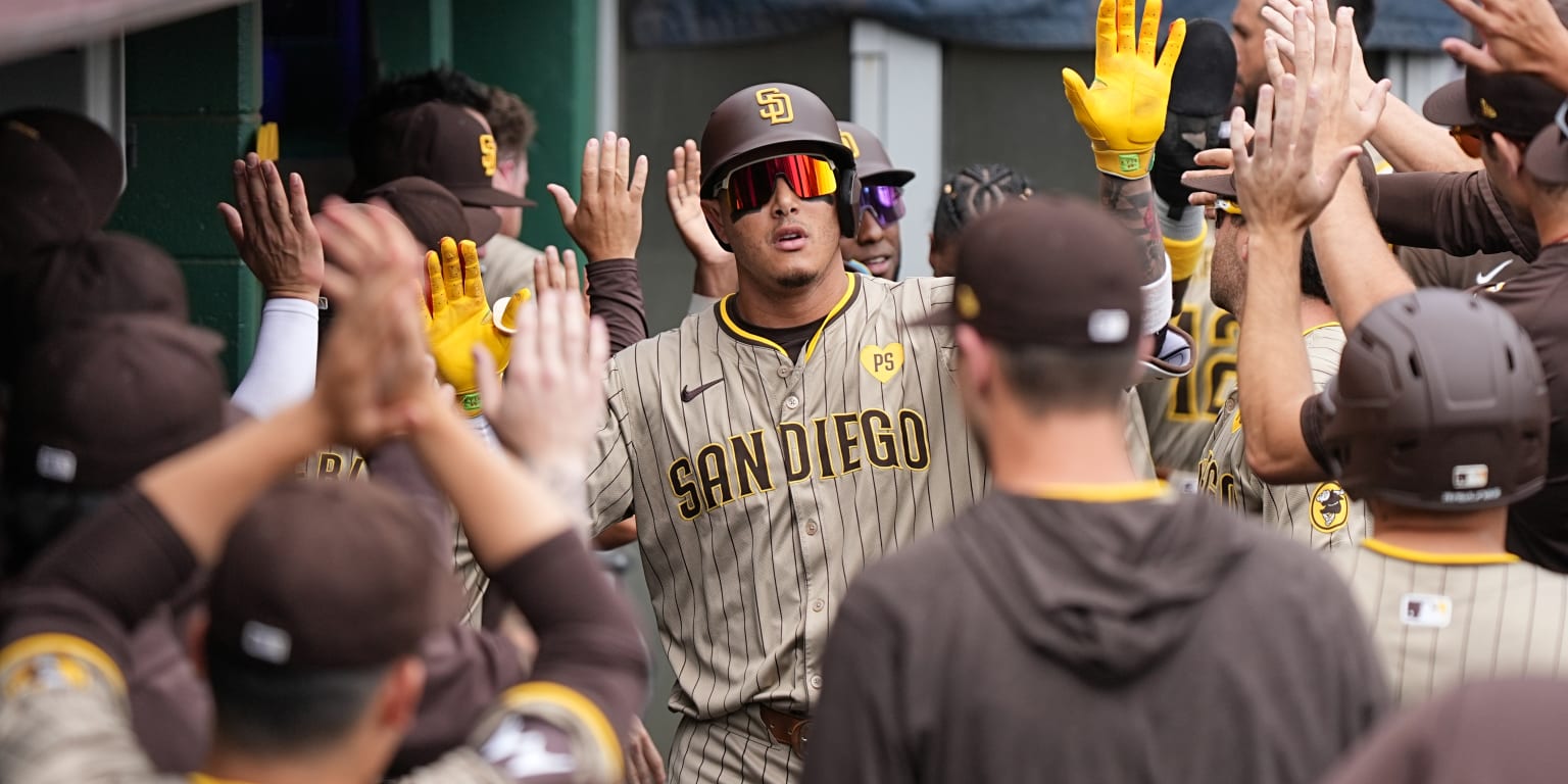 Padres sweep Pirates, move up in NL playoff standings