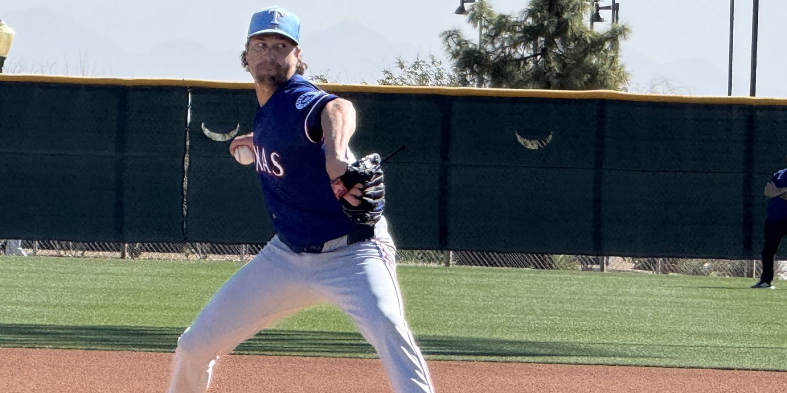 Jacob deGrom throws live BP ahead of 2025 Spring Training debut