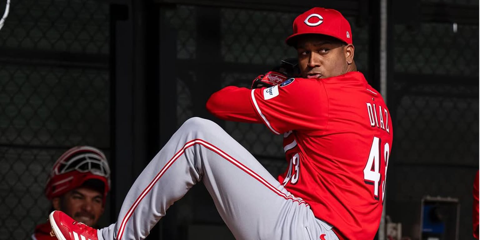 Alexis Díaz throws simulated inning of live batting practice