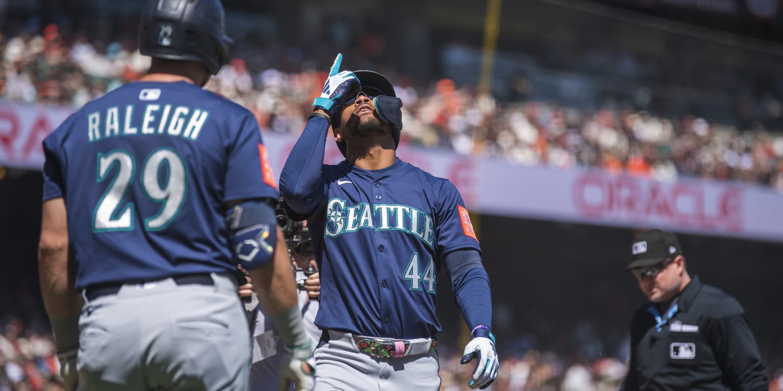 Mariners lose back-and-forth game in extras to Giants