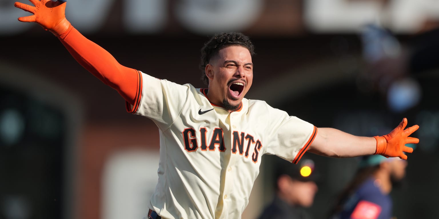Willy Adames gets walk-off hit in Giants' home opener