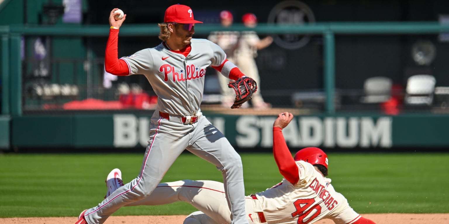 Cristopher Sánchez induces 4 double plays vs. Cardinals