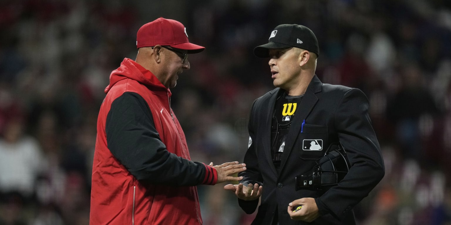 Reds lose to Mariners after interference call