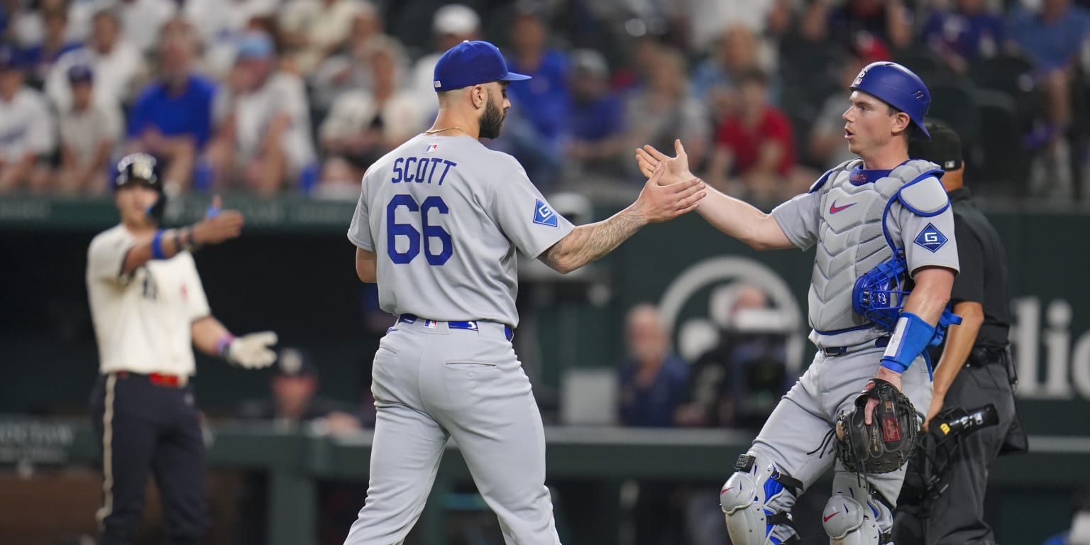 Dodgers beat Rangers on confusing double play