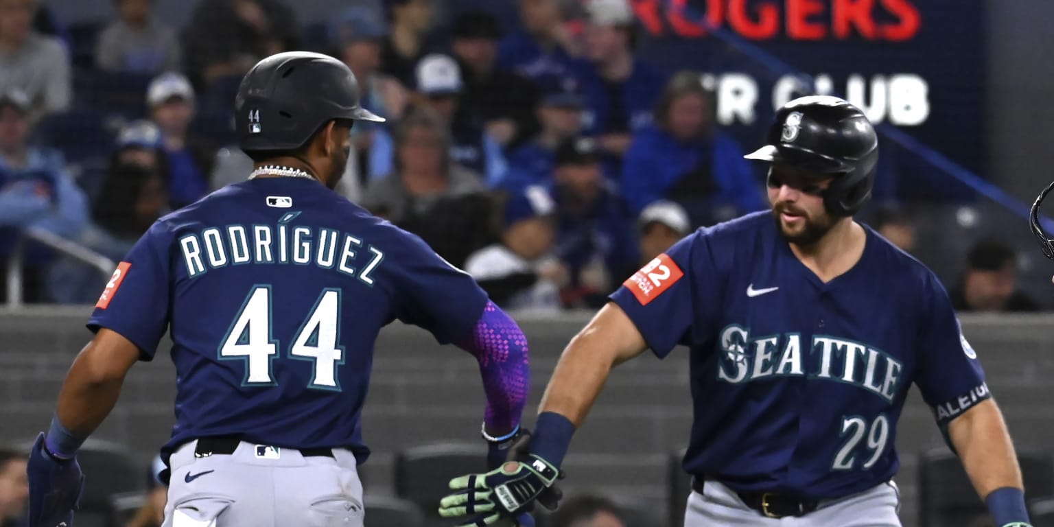 Mariners win fourth straight series, defeat Blue Jays