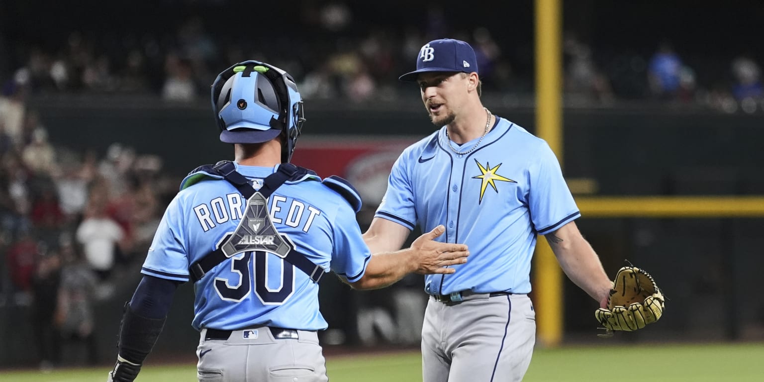 Eric Orze earns first MLB save in extra innings