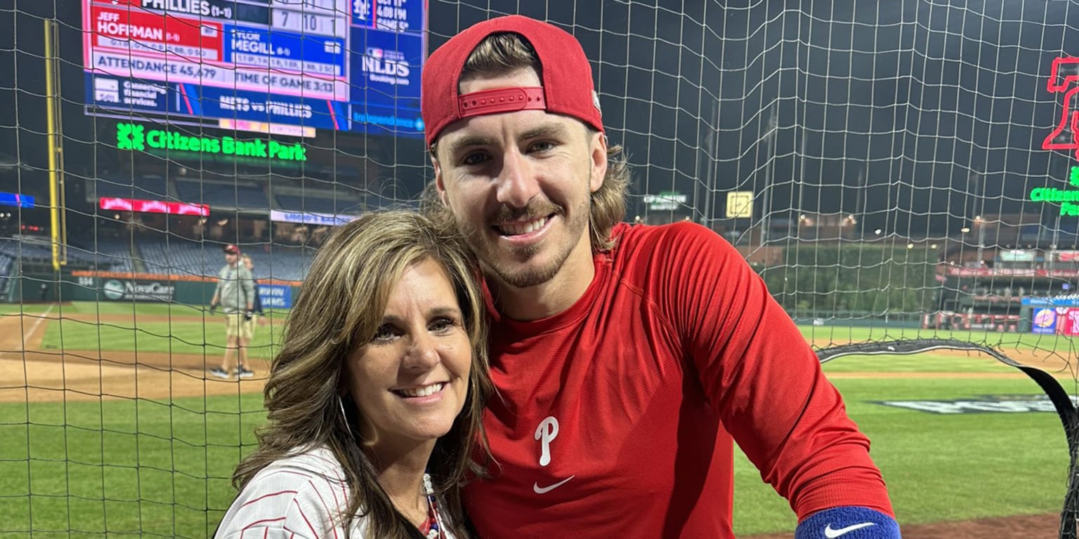 Bryson Stott remembers call to Mom about making Majors