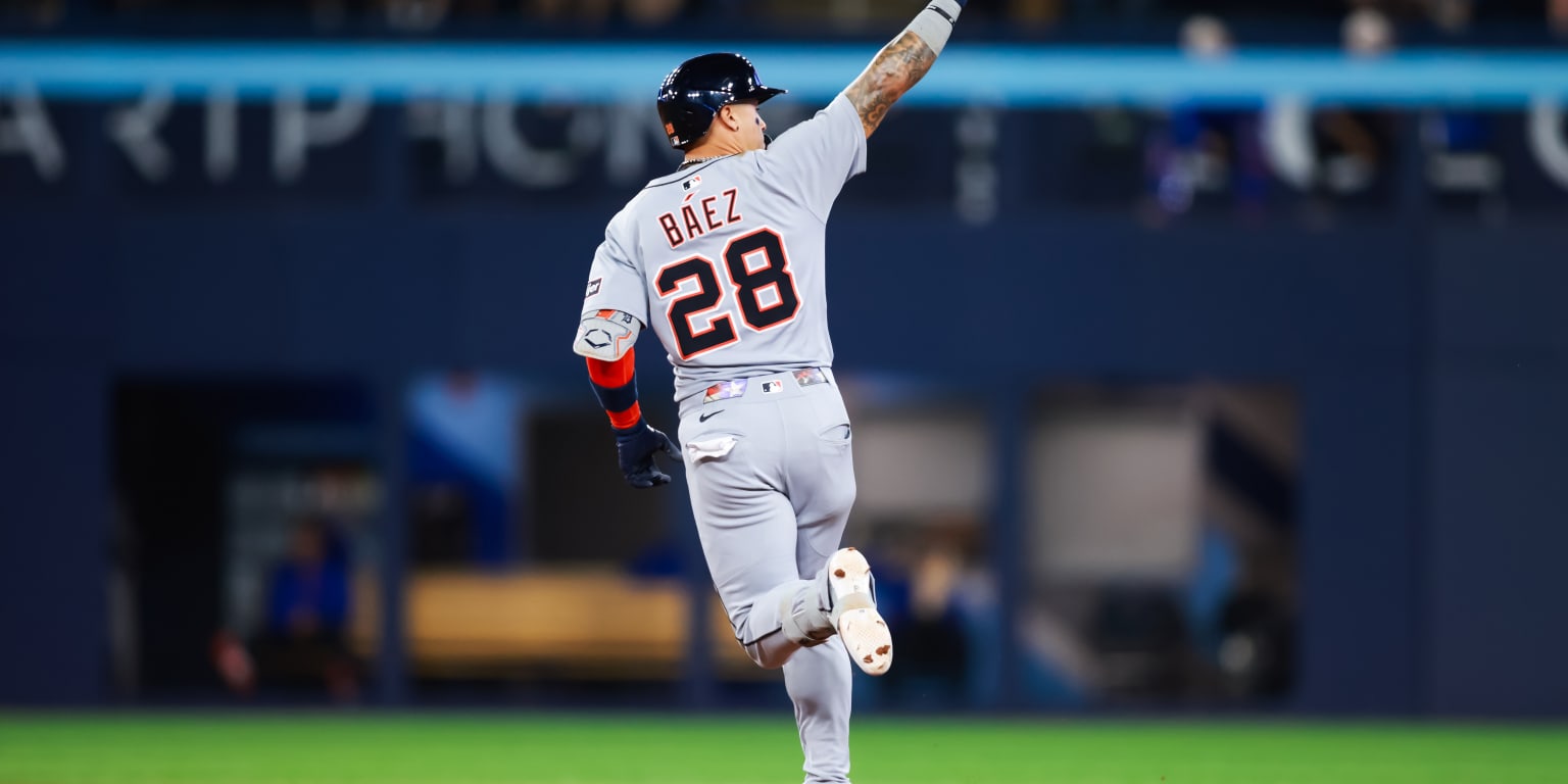 Javier Báez hits one of three Tigers' homers in win over Toronto