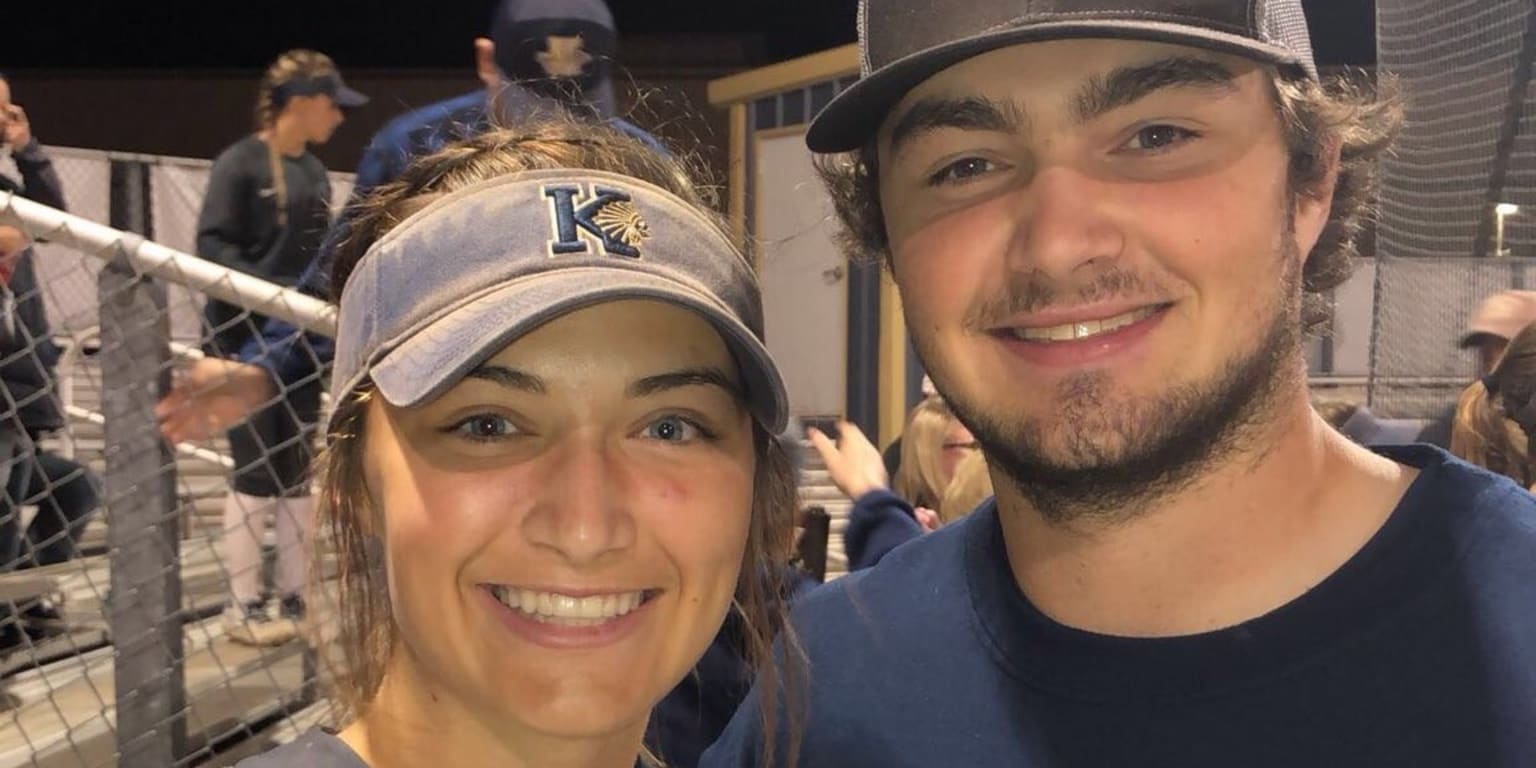 Shea Langeliers cheering on sister Alexa in Women's College World Series