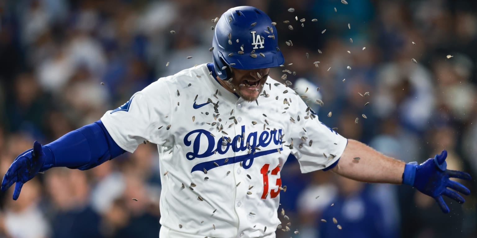 Max Muncy homers twice in extra-innings win over Mets