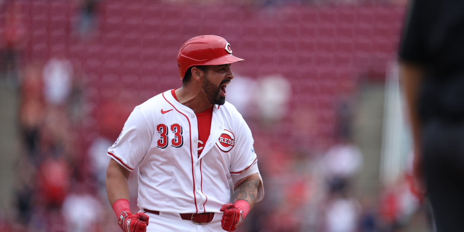 Christian Encarnacion-Strand leads Reds in walk-off win
