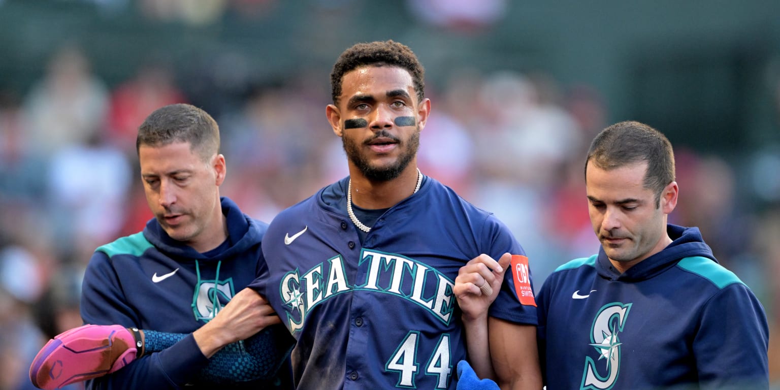 Julio Rodríguez exits with ankle injury