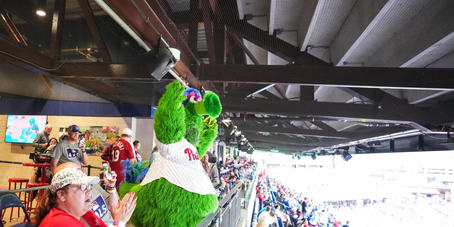 Phillie Phanatic dances with patients on ALS Awareness Night