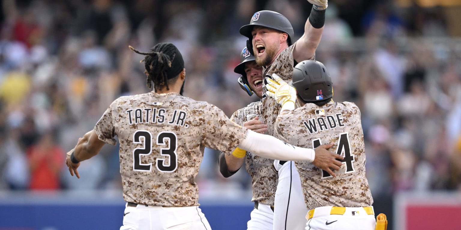 Jake Cronenworth gets walk-off hit vs. Rangers