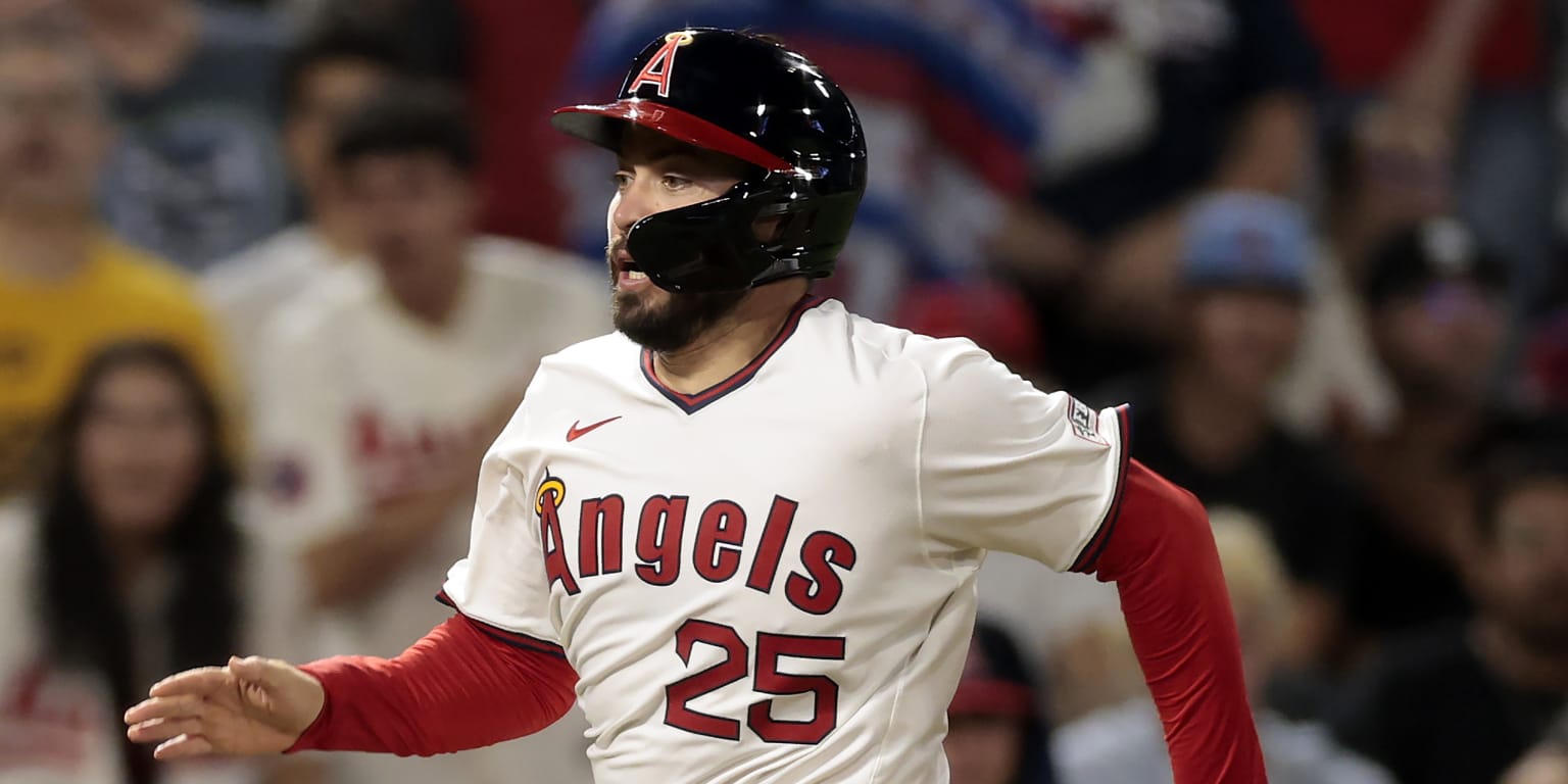 Travis d'Arnaud homers off ex-teammate Jacob deGrom