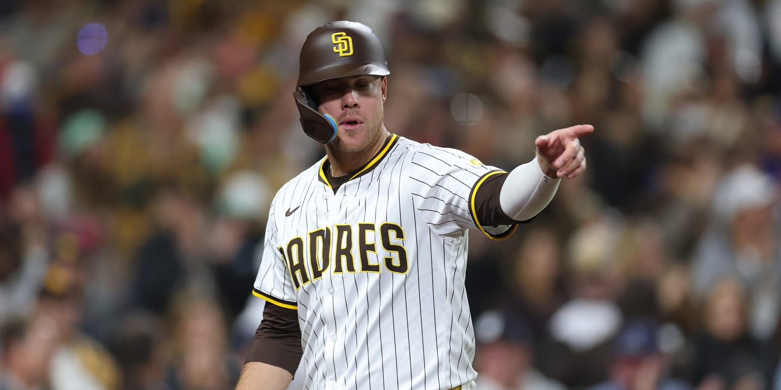 Gavin Sheets adds value by playing left field