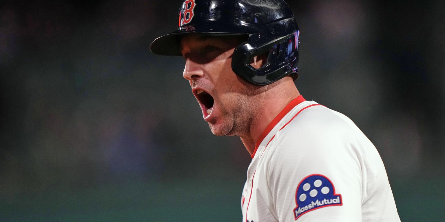 Alex Bregman hits game-winning infield hit in Red Sox comeback