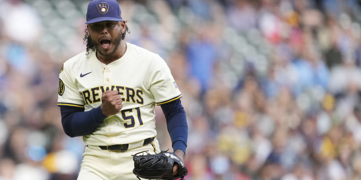 Freddy Peralta extends scoreless streak in Brewers' loss