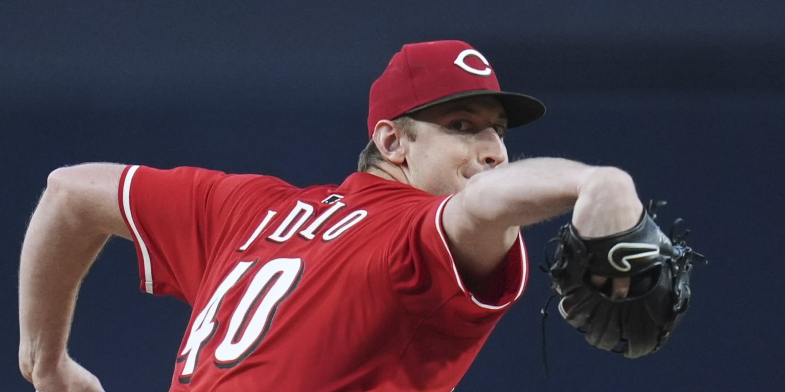 Nick Lodolo stellar early as Reds go 10 innings vs. Padres