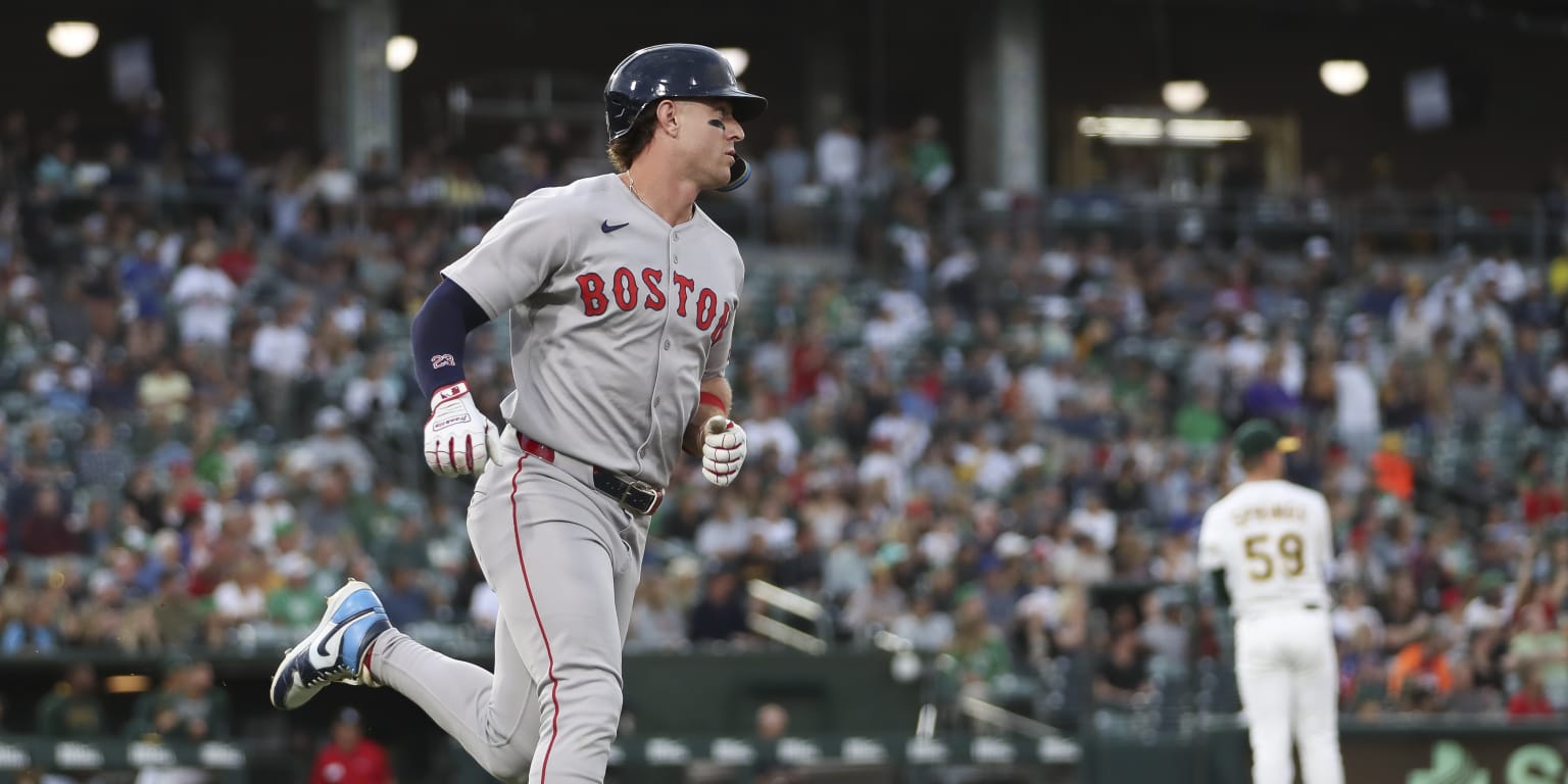 Romy Gonzalez exits early with left knee soreness