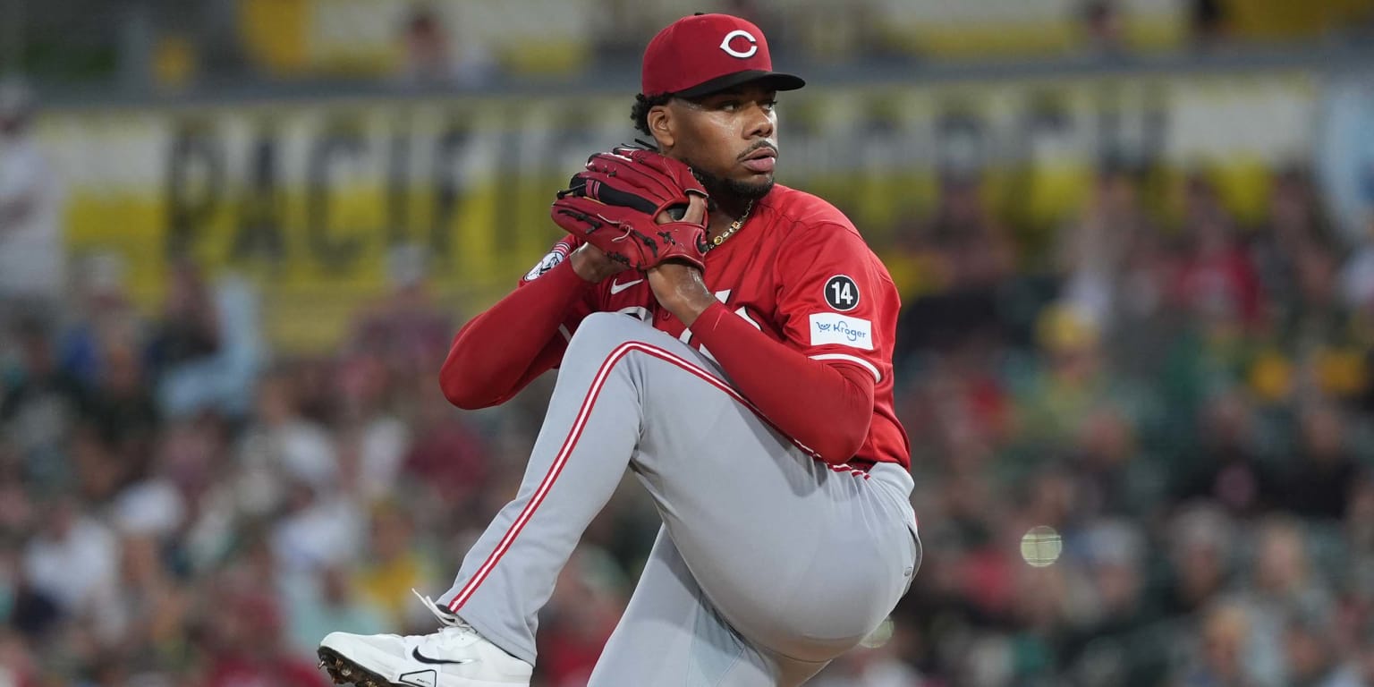 Reds lose to Athletics, stay 1 1/2 games back in Wild Card