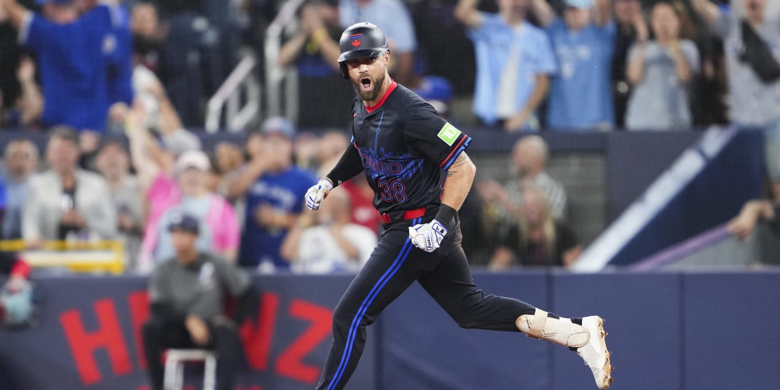 Nathan Lukes hits go-ahead homer as Blue Jays near AL East title