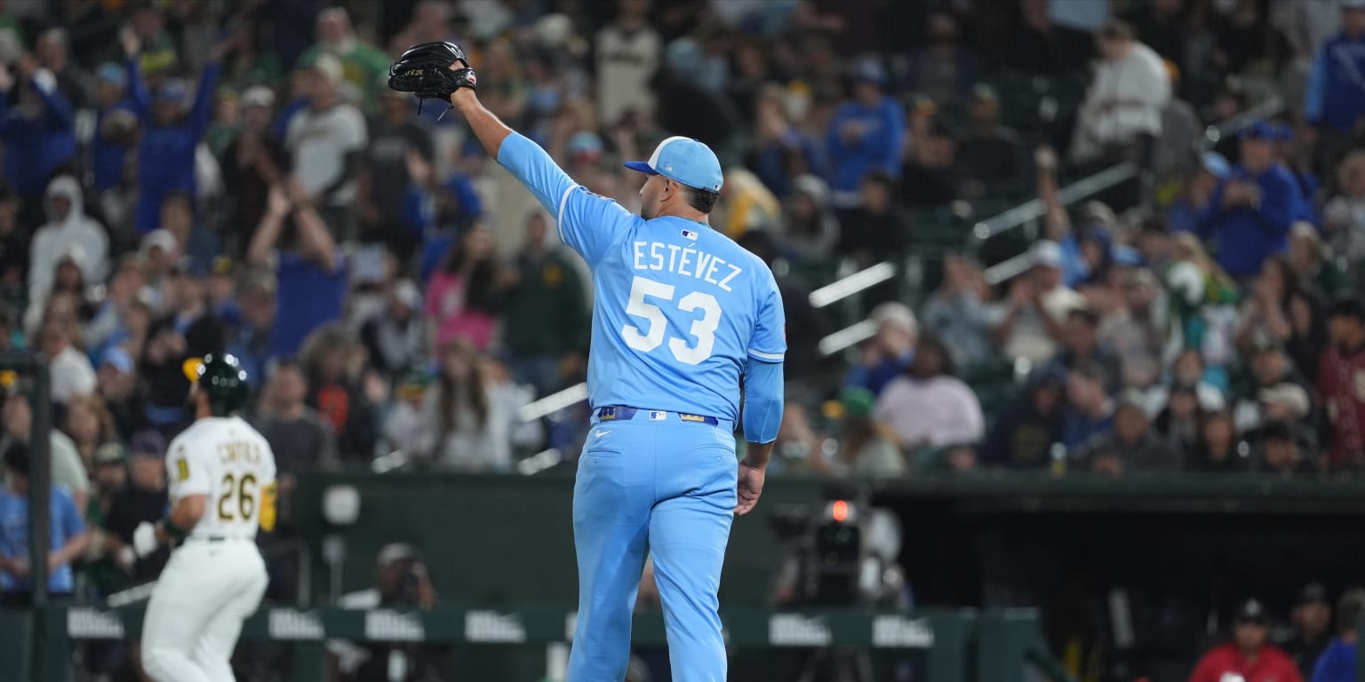 Carlos Estévez is MLB's 2025 saves leader