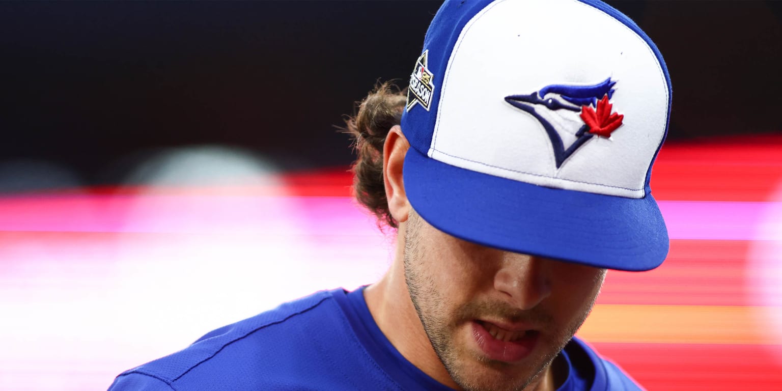 Canadian pilot draws Blue Jays logo on flight map