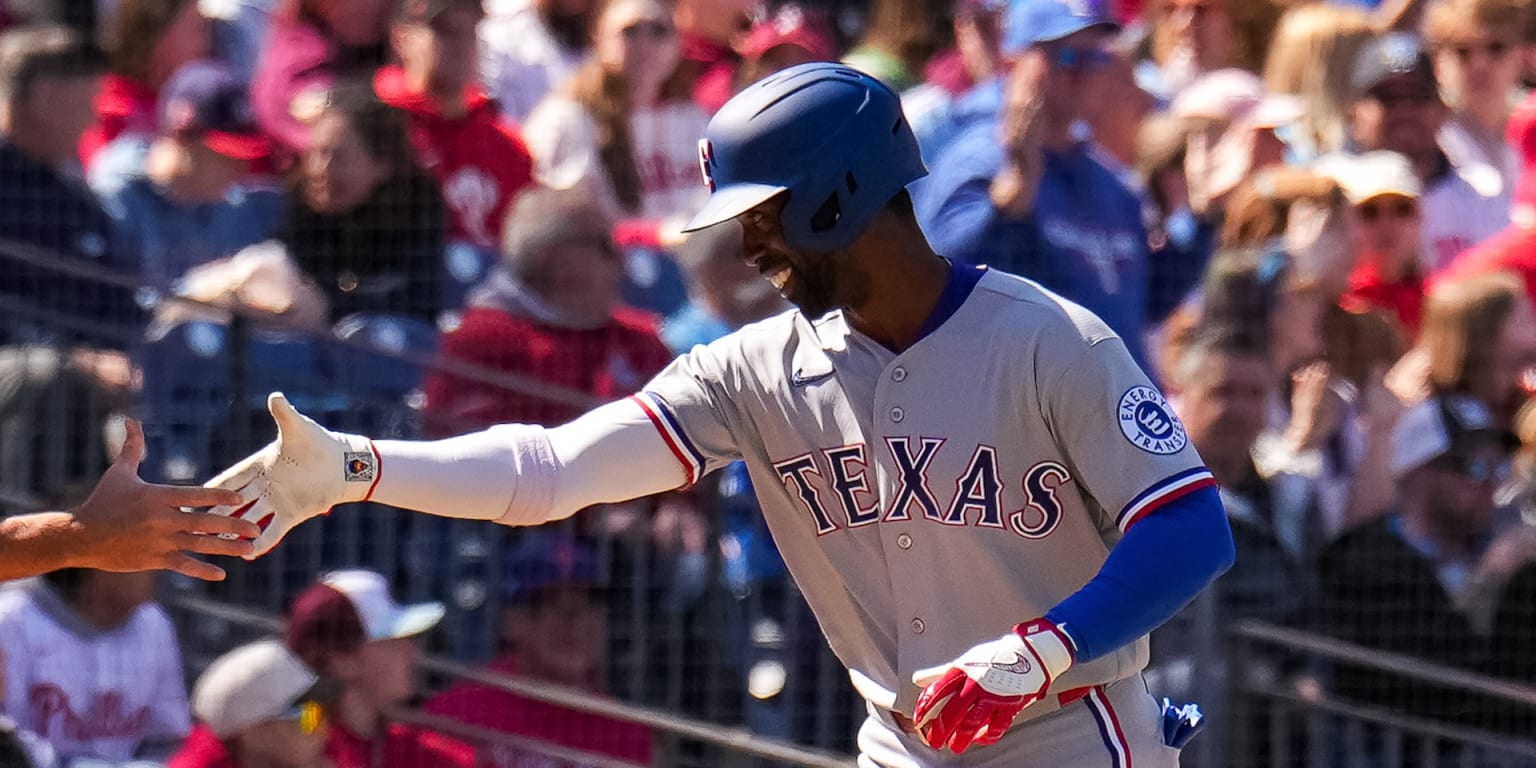 Andrew McCutchen apologizes to fan after first home run with Rangers