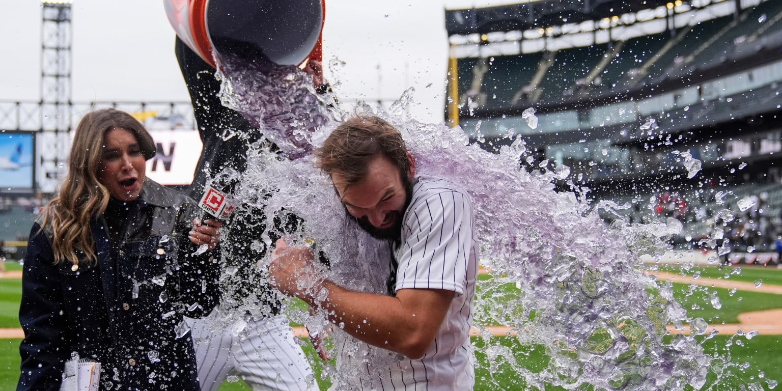 White Sox win home opener on a walk-off hit in 10 innings
