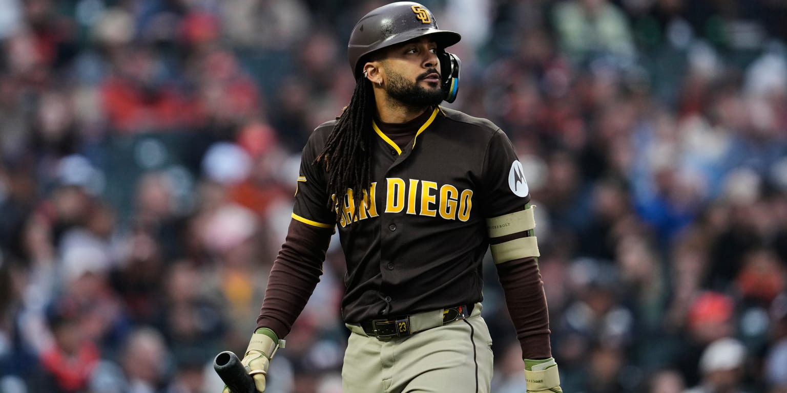 Padres' offense struggles again in loss to Giants