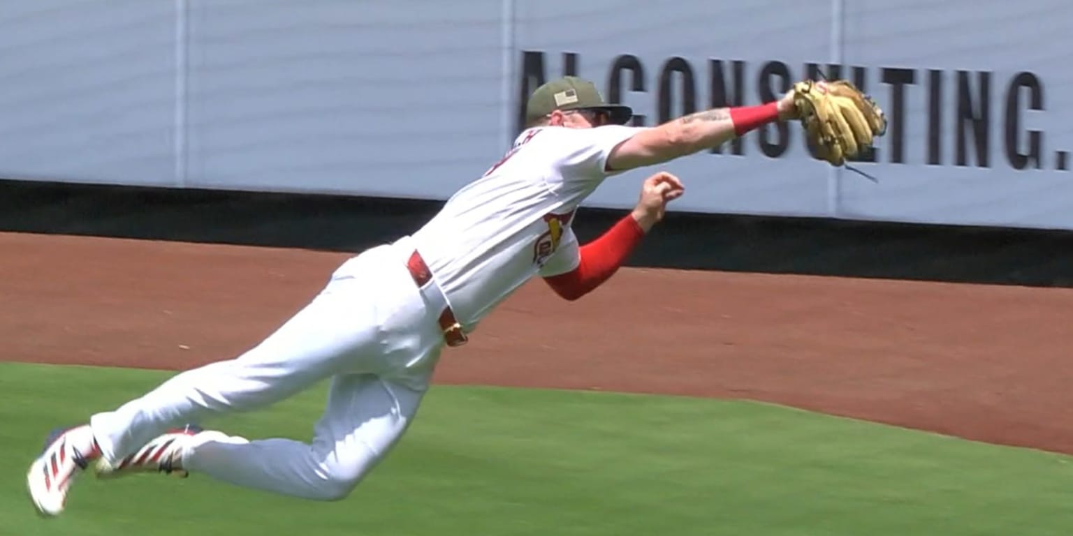 Nathan Church makes diving catch in Cardinals loss to Royals