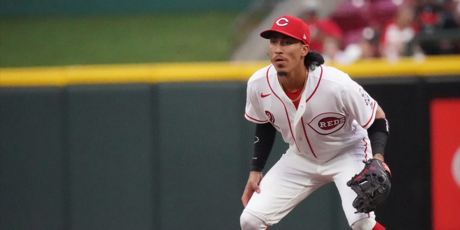 Edwin Arroyo makes MLB debut with Reds