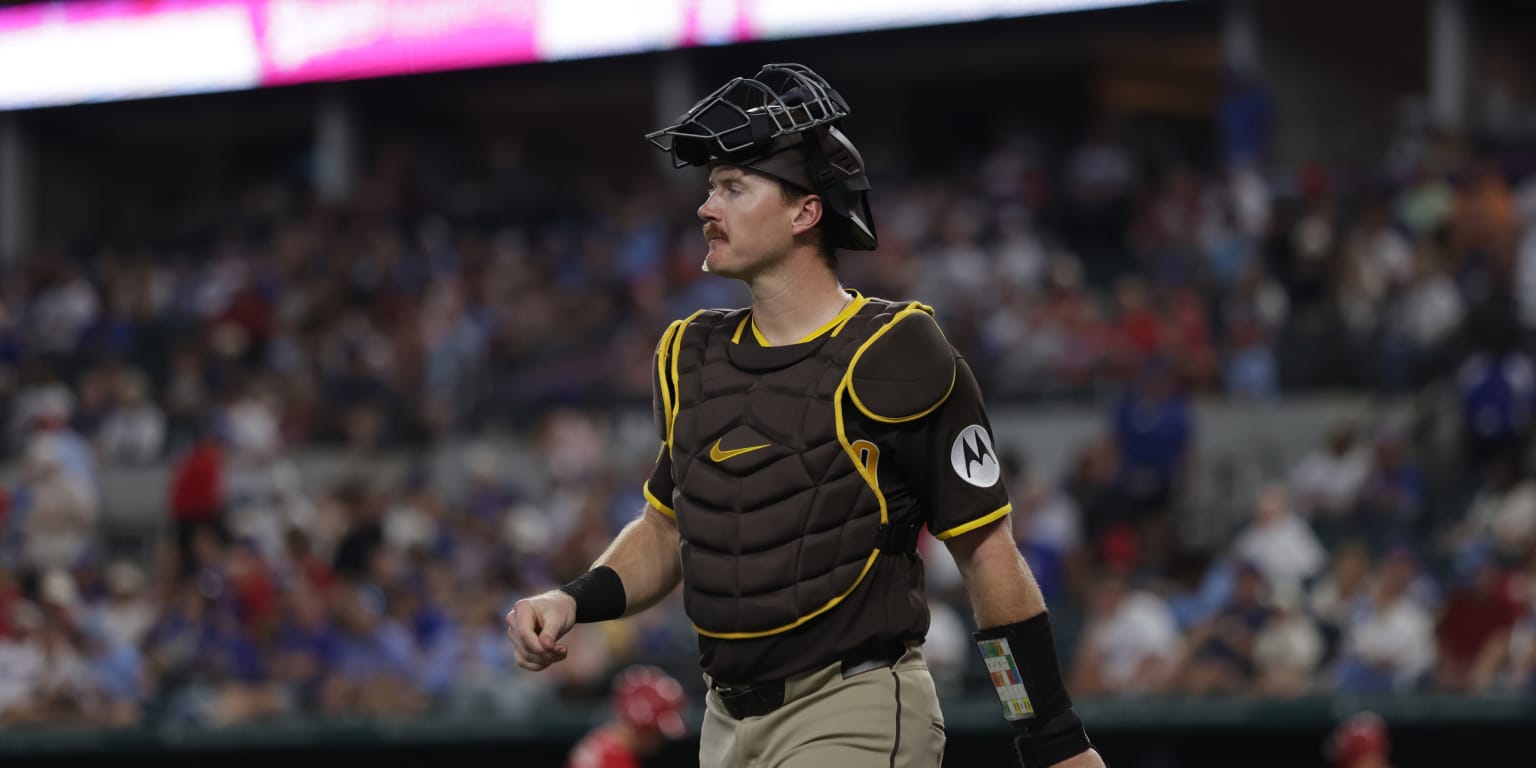 Blake Hunt makes first MLB start for Padres