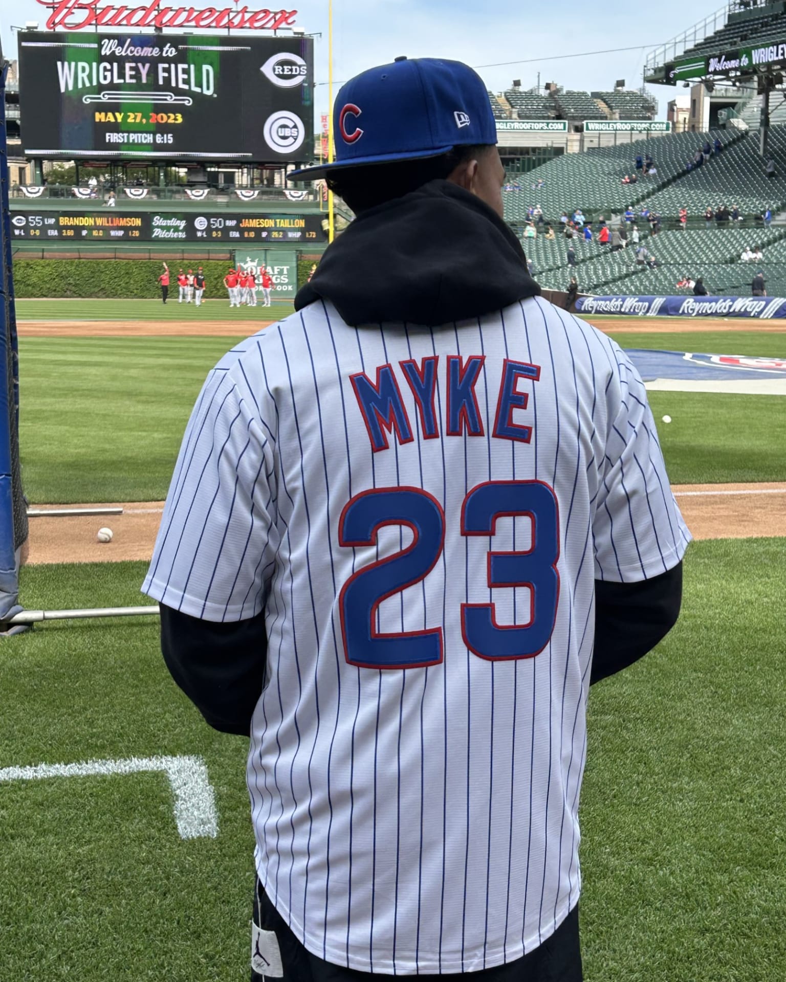 Myke Towers throws out 1st pitch before Cubs game