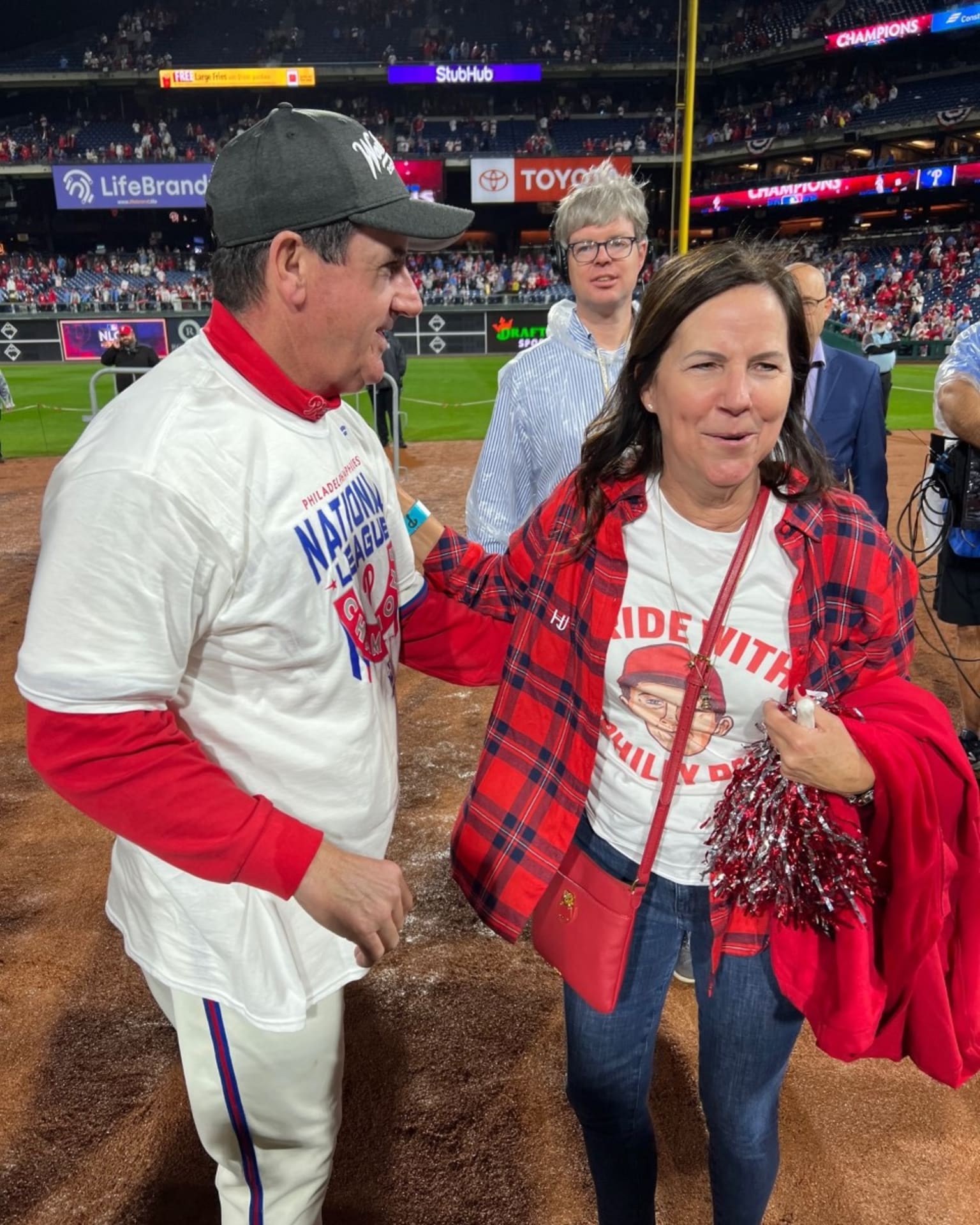 Rob Thomson loved by Phillies players, fans