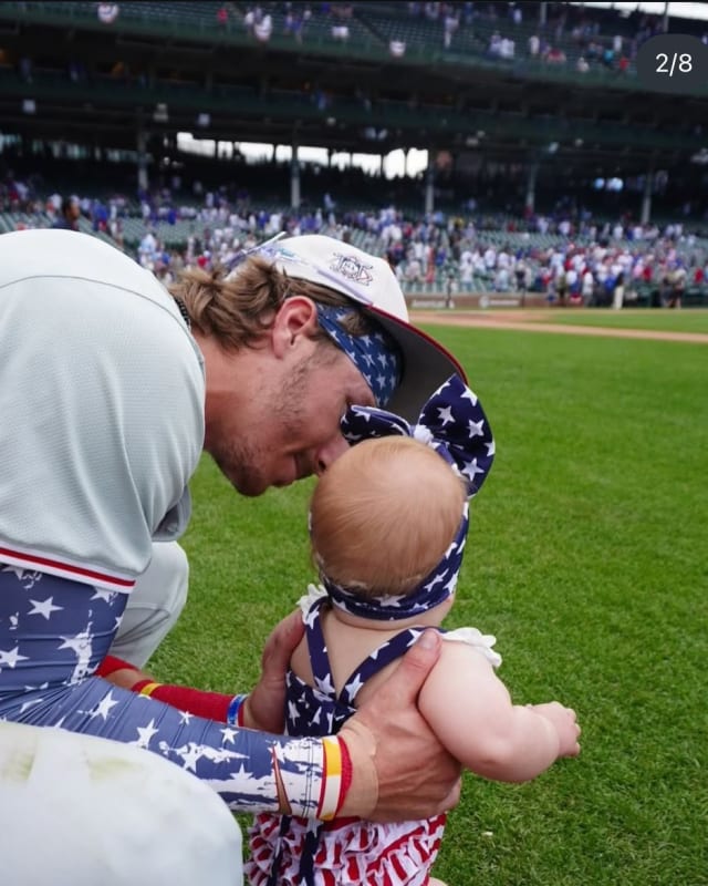 Phillies players' children all growing up together