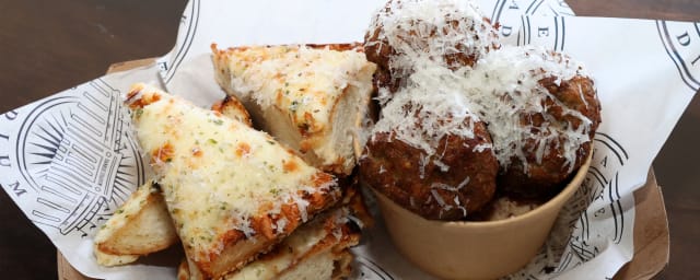 Yankee Stadium Dining Guide | New York Yankees