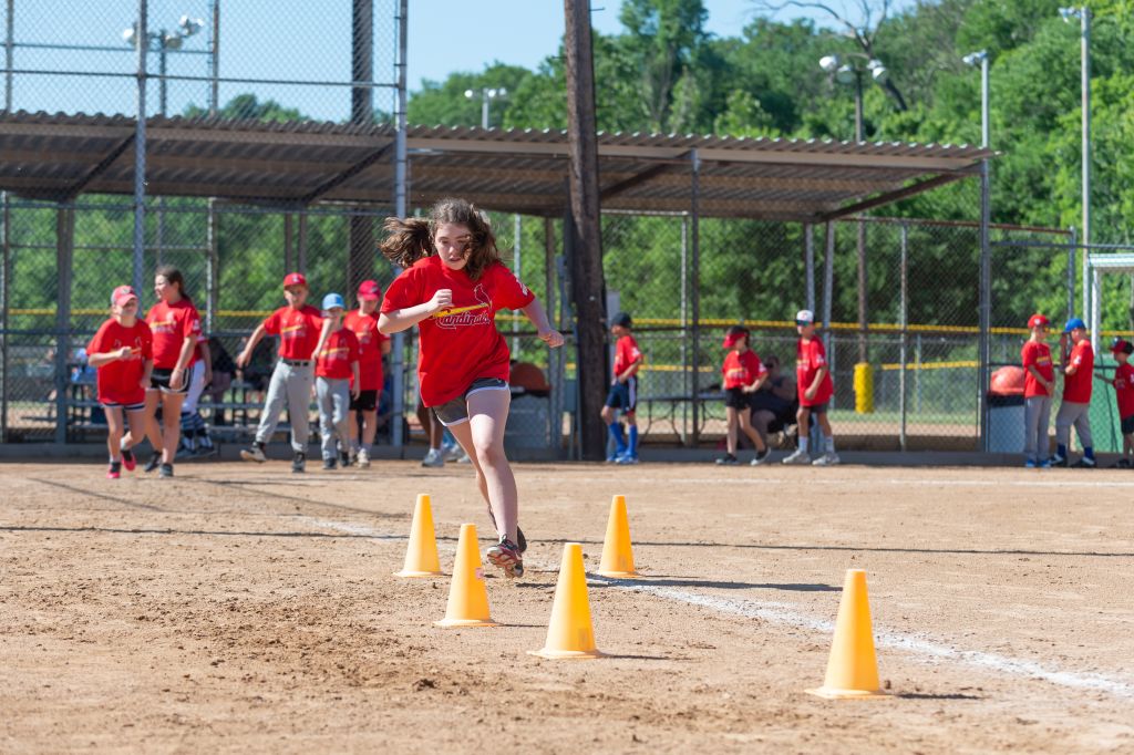 Cardinals Kids Clinics | St. Louis Cardinals
