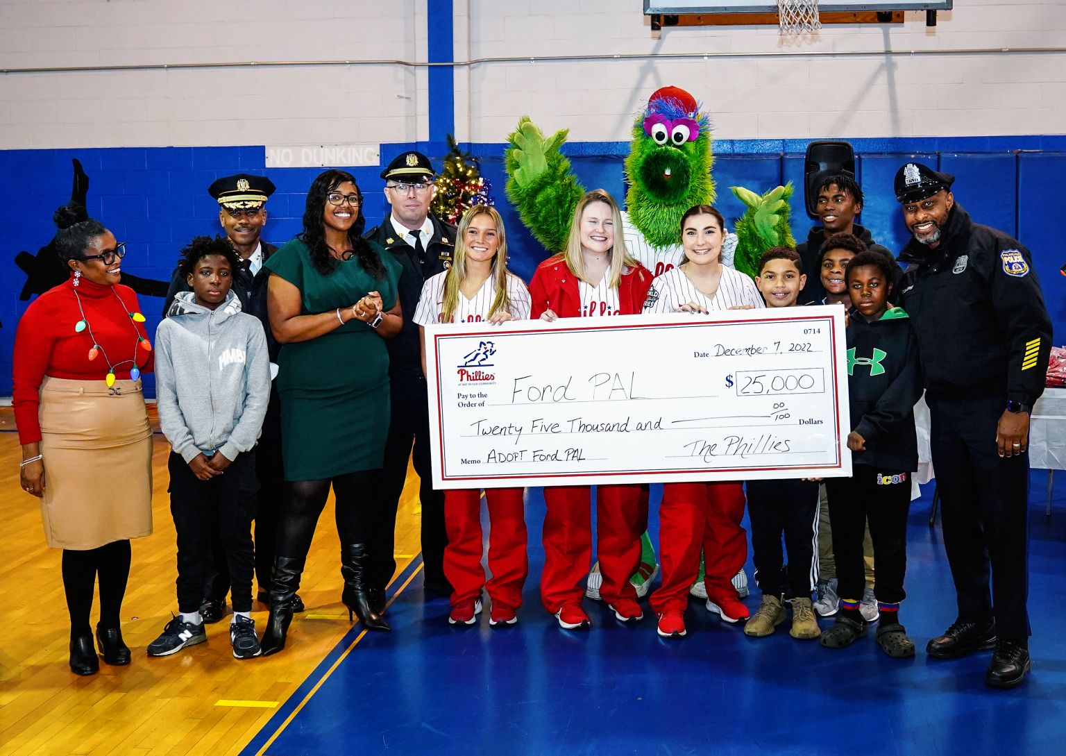 Ford PAL Center Gets Treated to Phillies Holiday Party | Philadelphia ...