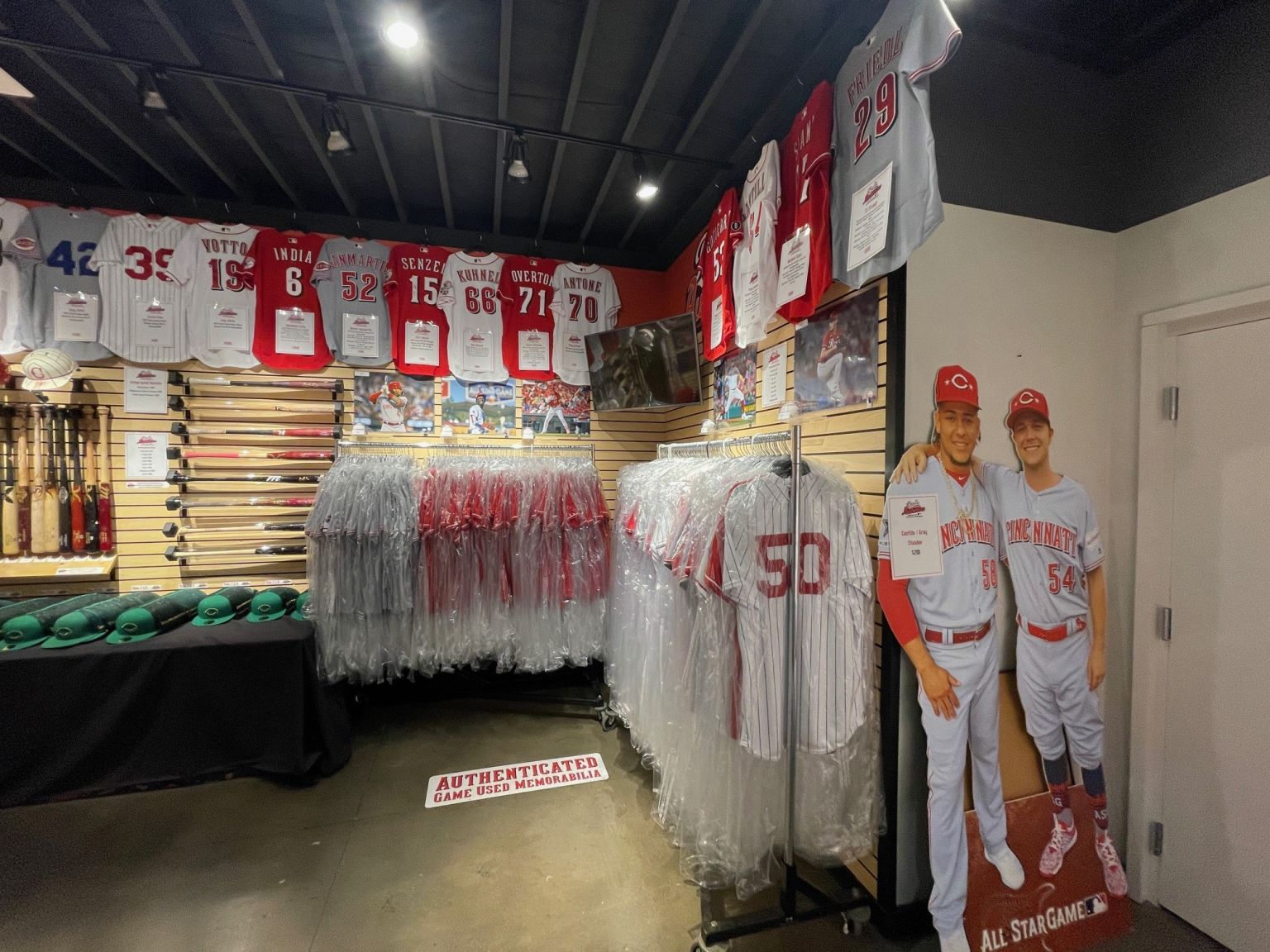 Cincinnati Reds Authentics | MLB Authentication | MLB.com