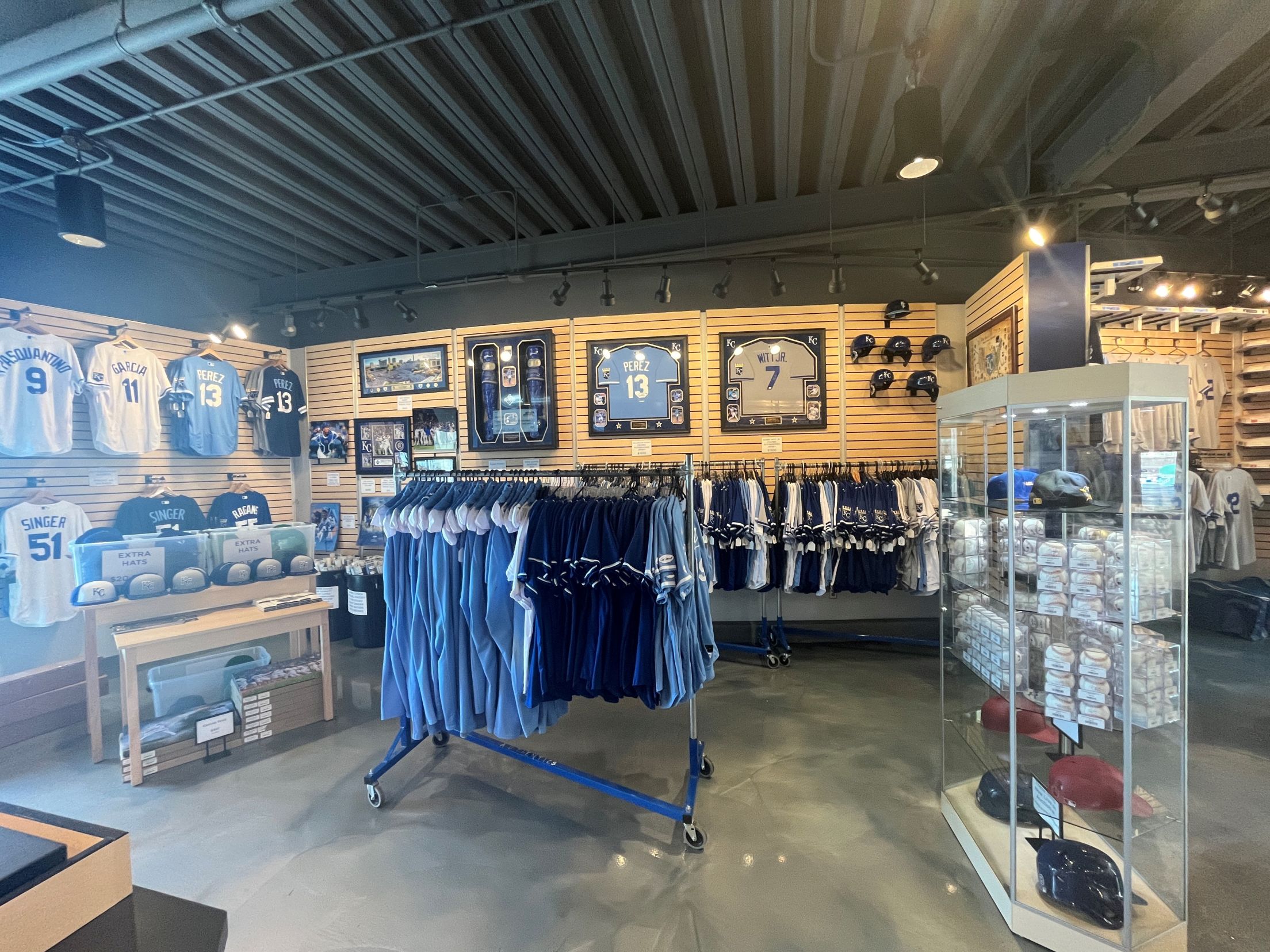 Kansas City Royals Authentics | MLB Authentication | MLB.com