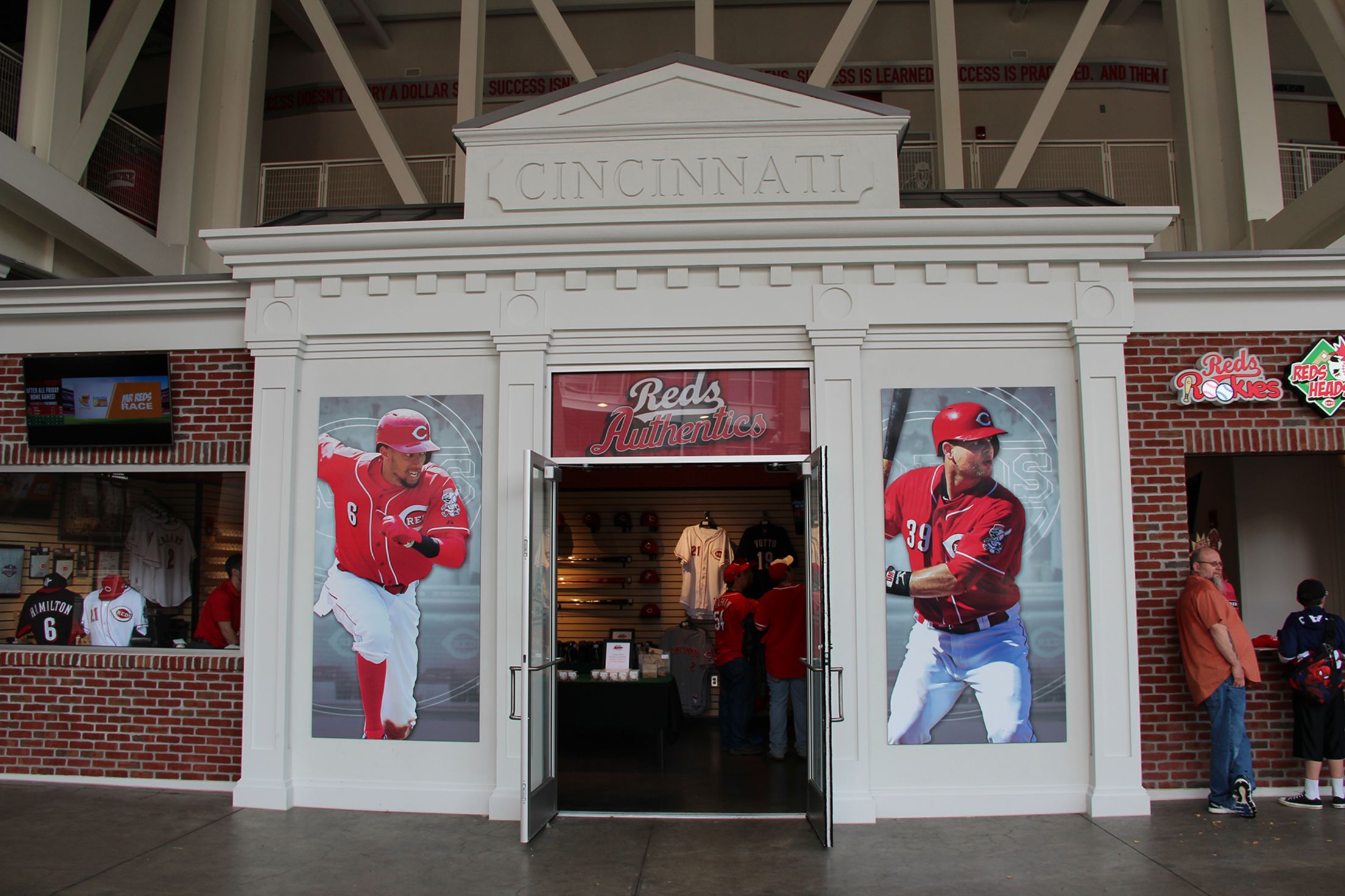 Cincinnati Reds Authentics | MLB Authentication | MLB.com