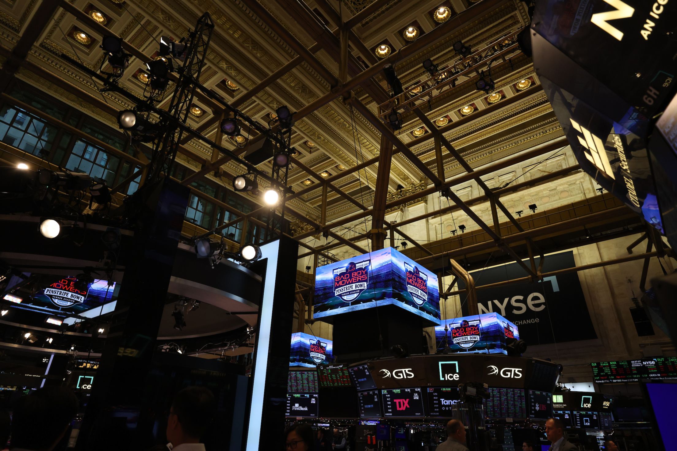 2023 NYSE Opening Bell | Pinstripe Bowl | New York Yankees
